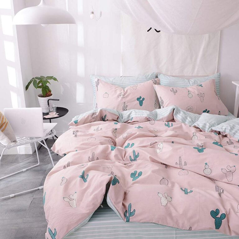 21 Bedding Ideas For Your College Dorm - Cassidy Lucille